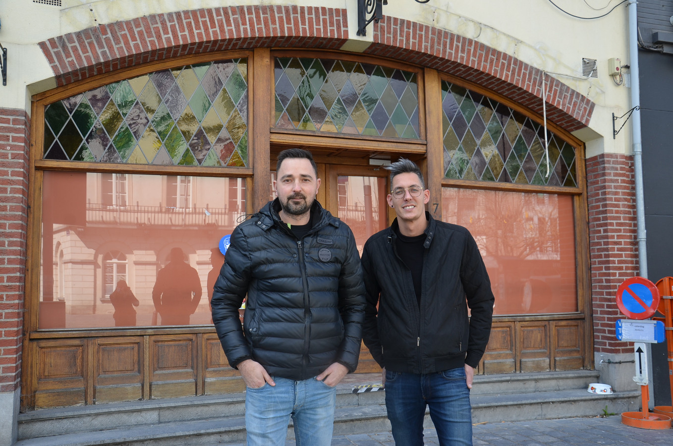 Nieuwe eigenaars Kris en Chris geven bekende café Gambrinus serieuze metaformose: “We hopen om ...