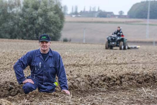 Universiteit helpt boer bommen vinden | Heuvelland | hln.be
