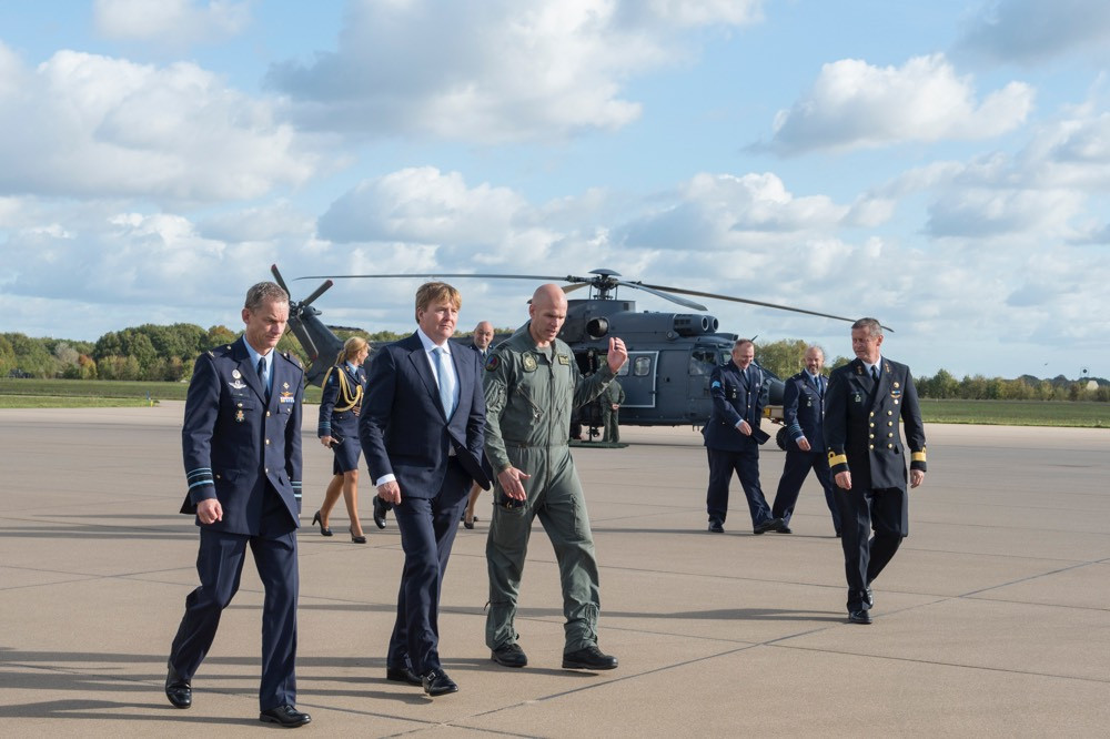 Vliegbasis Gilze-Rijen kampt met groot tekort aan technici | Foto | ed.nl