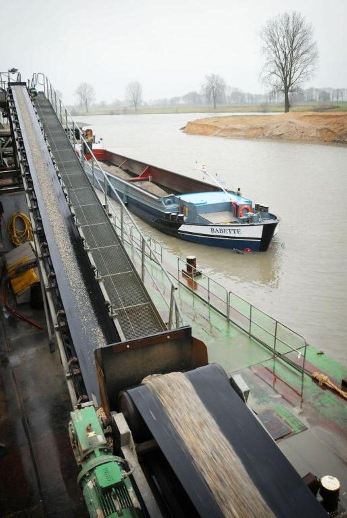 Yvonne en Emmy aan het werk in de waarden | Maas en Waal | gelderlander.nl