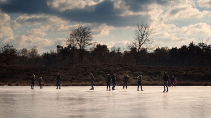 Recreatief of de marathon, op natuurijs is het goed schaatsen; bekijk ...
