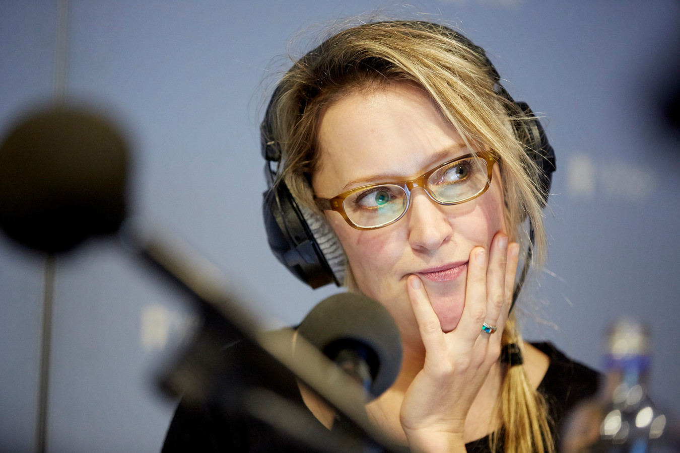 Willemijn Veenhoven neemt ontroerd afscheid van Radio 1 | Foto | AD.nl