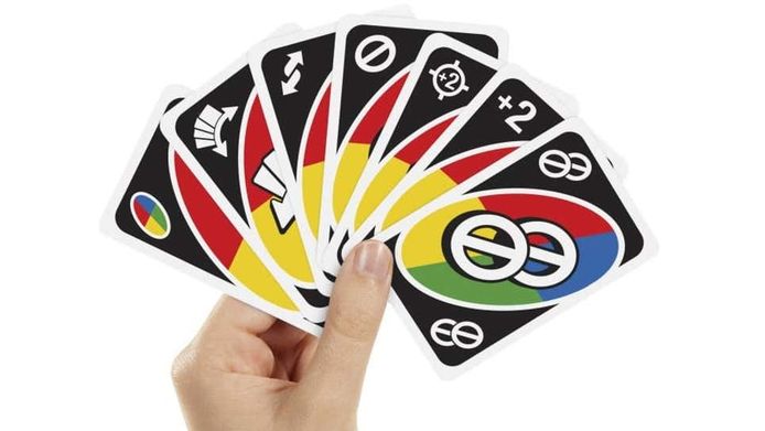 Nieuwe versie van kaartspel Uno zonder kleuren of nummers: enkel ...