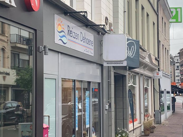 Reisbureau haalt affiche Thomas Cook van paneel | Menen | hln.be