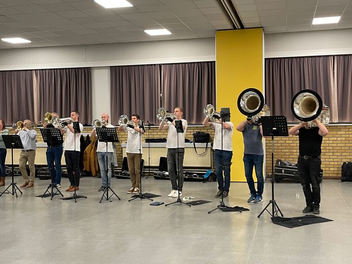 IN BEELD. Showkorps WIK viert 70ste verjaardag | Oostende | hln.be