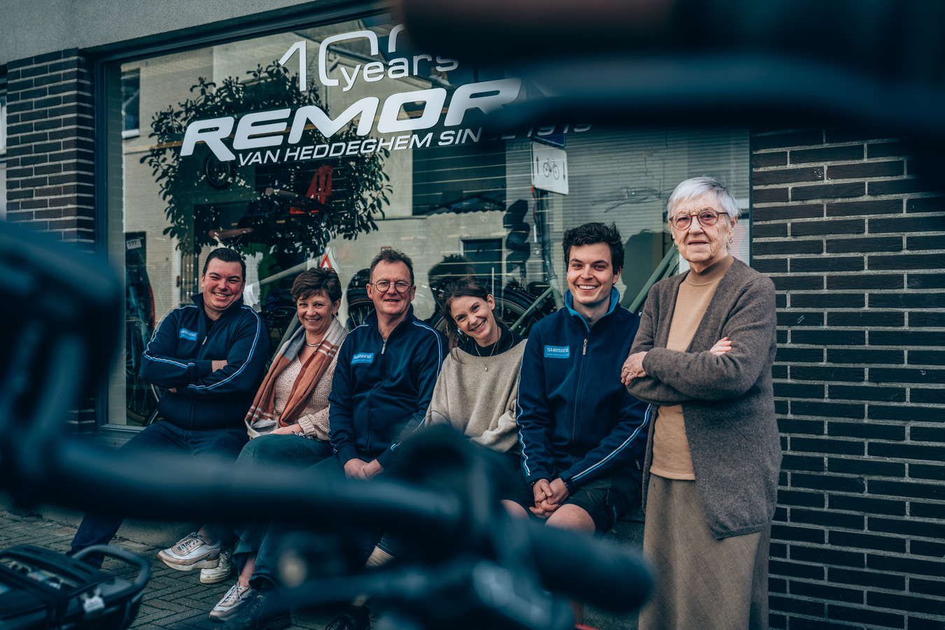 Na onverwacht overlijden van Michiel (29) stapte zus Laura mee in ...