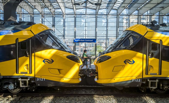 NS bestelt voor ruim 150 miljoen euro extra ‘hoofdpijntreinen ...