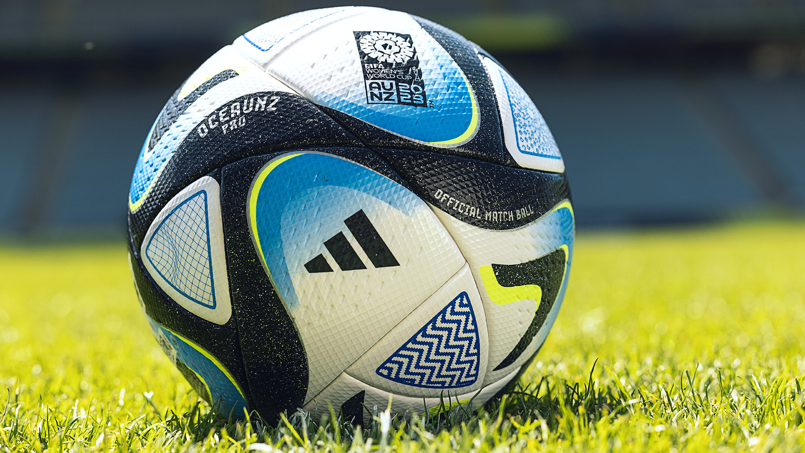 Dit is de wedstrijdbal voor het WK voetbal voor vrouwen in Nieuw ... Dit is de wedstrijdbal voor het WK voetbal voor vrouwen in Nieuw ...