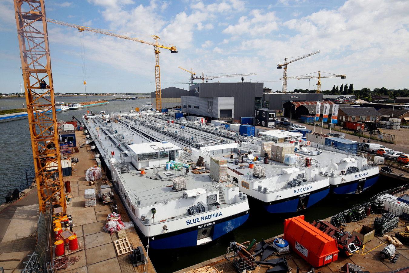 Deze scheepsbouwer speelt in op laagwater en bouwt schepen die ook in ...