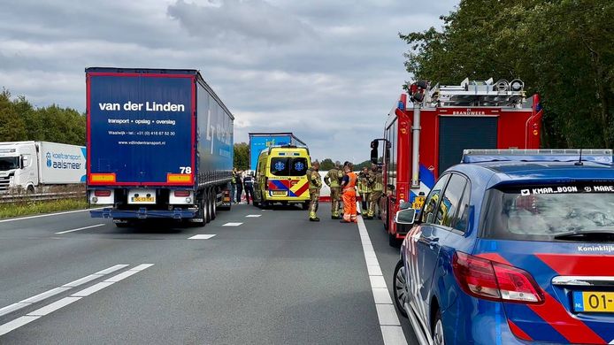 Dodelijk ongeval in file bij grenscontroles op A1 bij De Lutte: auto ...