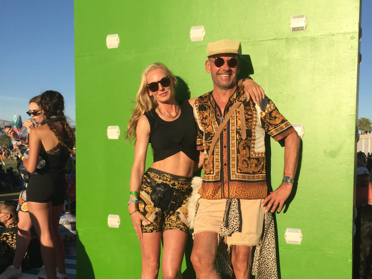 Zelfs na zijn overlijden blijft kapper John een verbindende factor ...