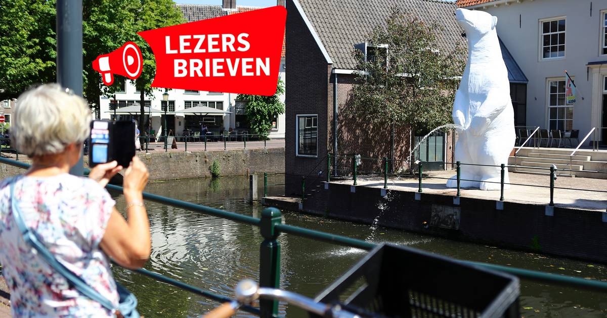 Lezersbrieven: Is de plassende ijsbeer iconisch en Pilatus dood ...
