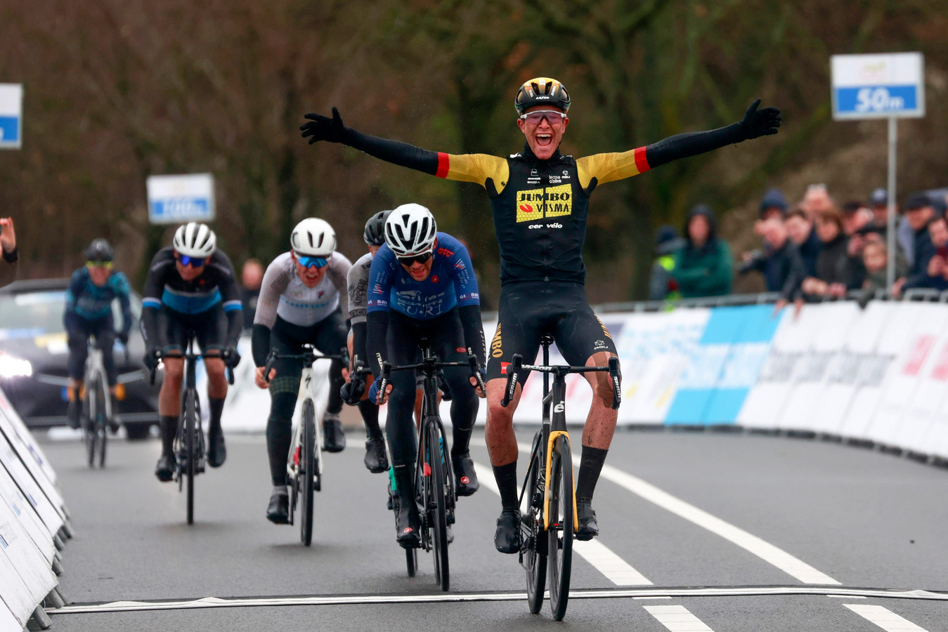 Op trainingskamp met Van Aert en Vingegaard, brons op de NK: Jesse ...