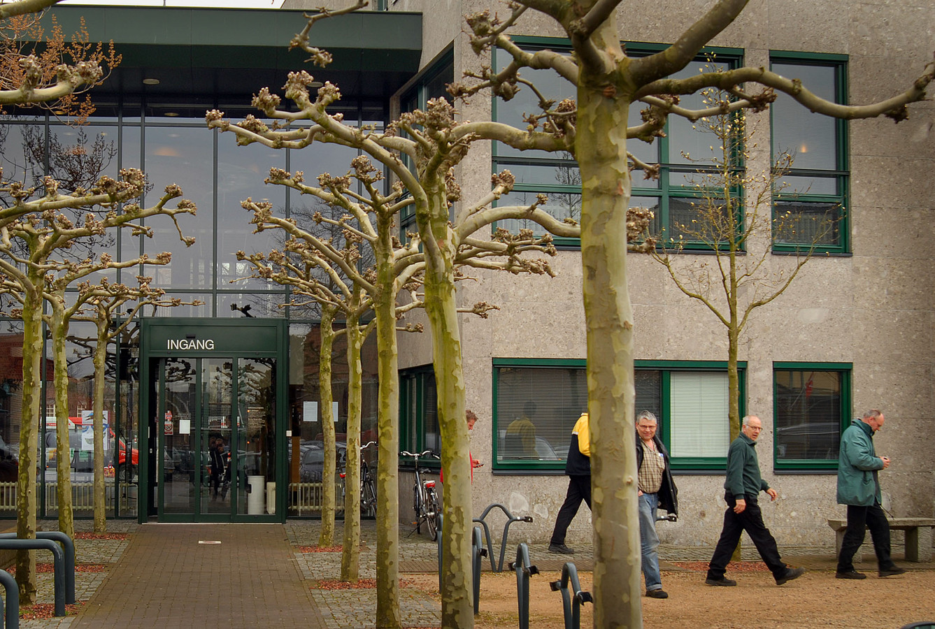 Wie van de vier is beste kandidaat voor optuigen voormalig gemeentehuis ...