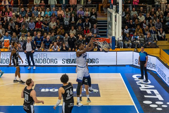 Avondje Europees basketbal bij Landstede Hammers smaakt naar meer: ‘Dit ...