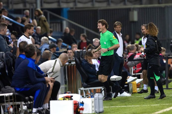 Eén beker buiten het veld is heel wat anders dan een aansteker op het ...