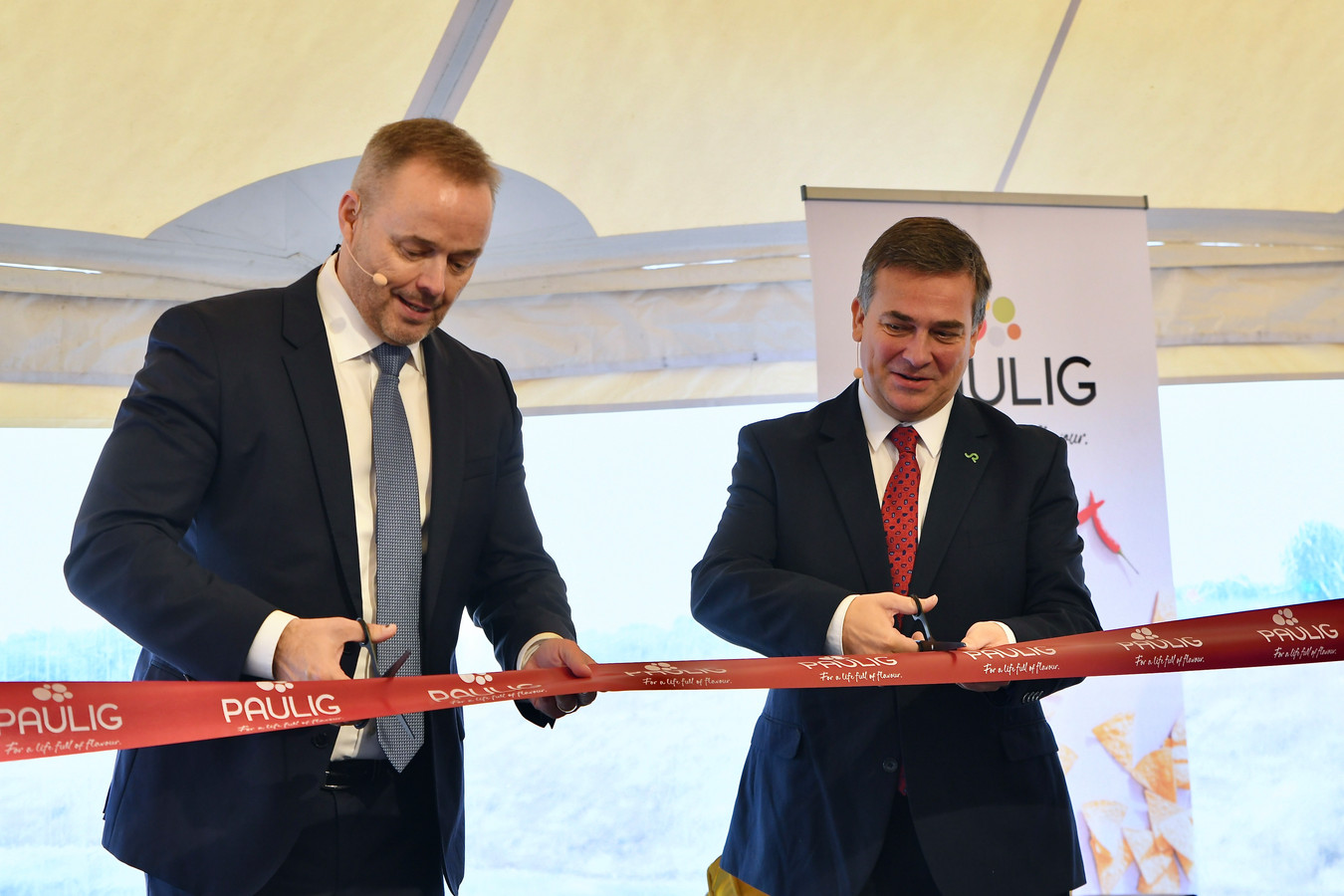 Hier rollen jaarlijks 200 miljoen tortilla’s van de band: Paulig opent ...