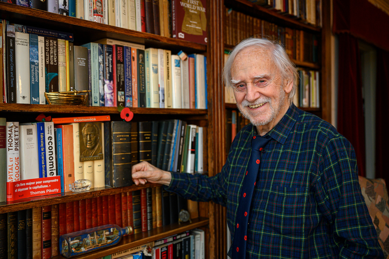 Oud-burgemeester van Antwerpen Bob Cools (89) over oorlog en vrede ...