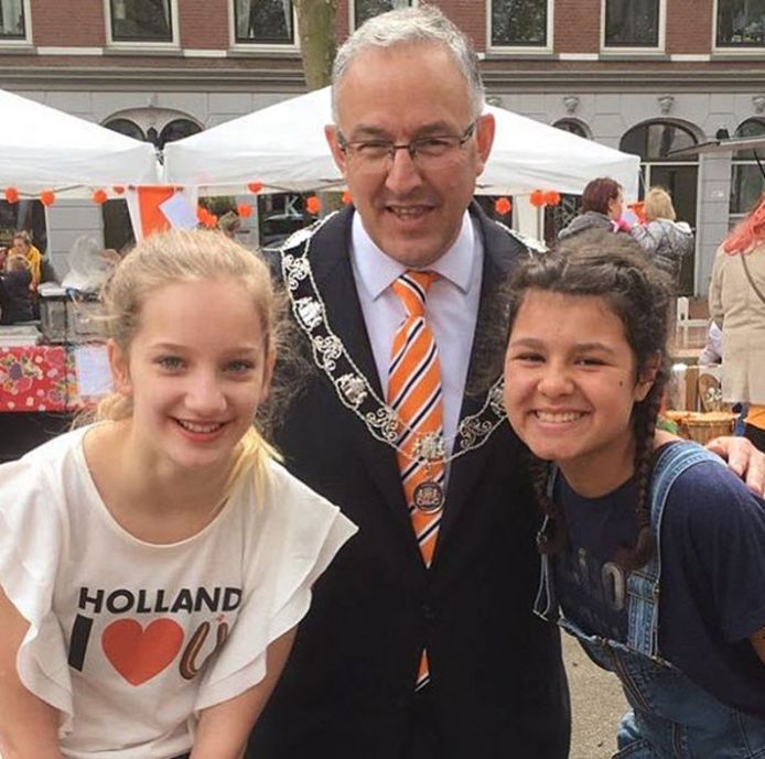 Iedereen wil met 'Abou' op de foto | Aboutaleb tien jaar burgemeester ...