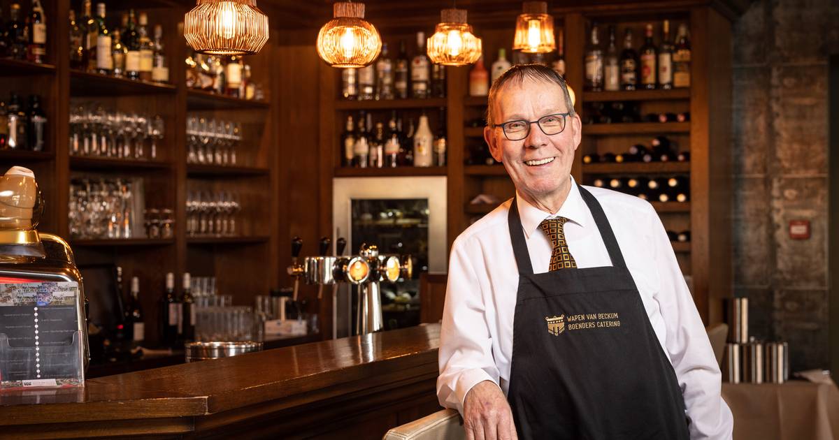 Kelner Paul maakt de gekste dingen mee in 50 jaar horeca: ‘Wat doe je ...