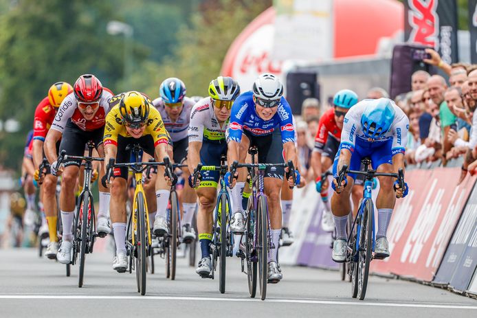 Jasper Philipsen houdt Nederlanders achter zich in Gooikse Pijl, Sjoerd ...