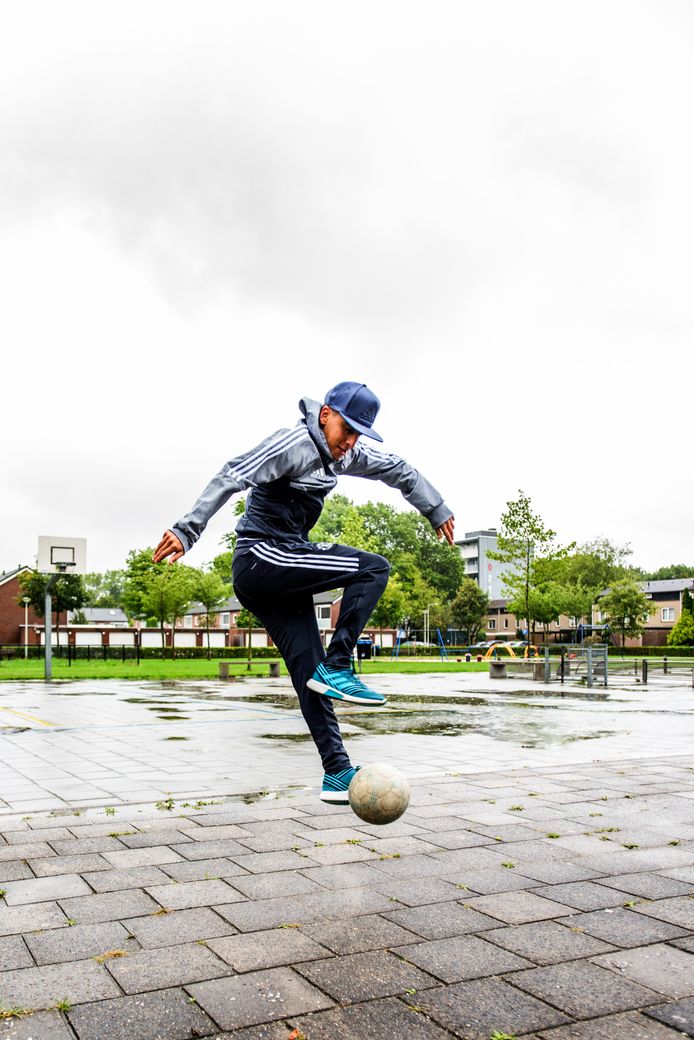 Panna-koning Nasser El Jackson: hoofdrol in voetbalshow Adidas in ...