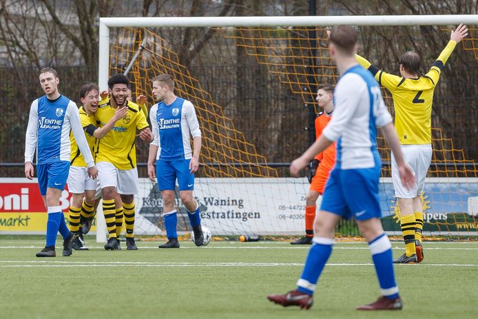 SV Zwolle maakt groep compleet met aanvallers Stoutmeijer en Talaljan ...