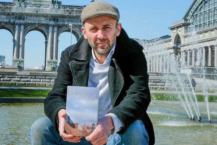 Op stap in eigen stad, schrijver Sebastien de Fooz trok een maand lang door zijn eigen Brussel ...