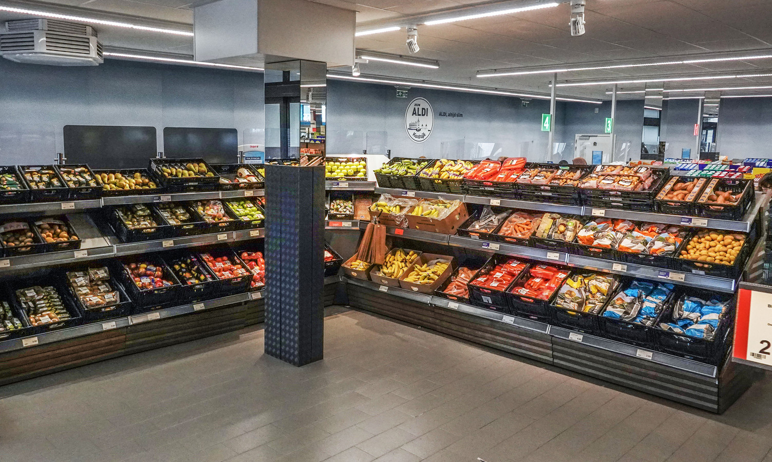 ALDI in nieuw jasje, blikvanger is uitgebreid versassortiment | Foto | hln.be
