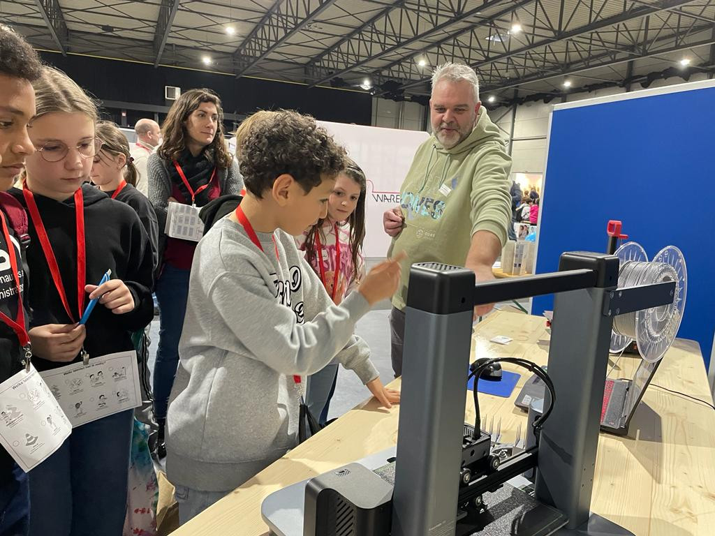 900 leerlingen proeven van techniek op Technoboost | Foto | hln.be