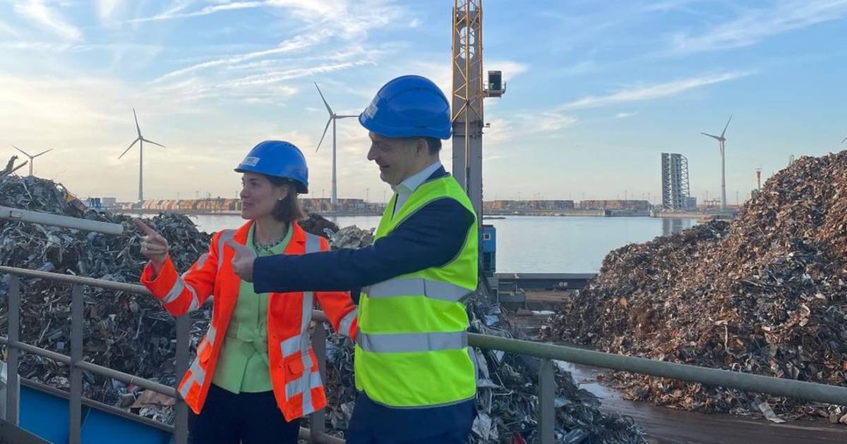 Premier De Croo brengt bezoek aan Belgian Scrap Terminal naar ...