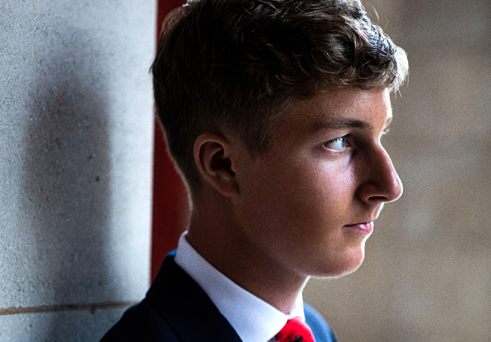 Prins Emmanuel viert 17de verjaardag met nieuw portret | Foto | hln.be