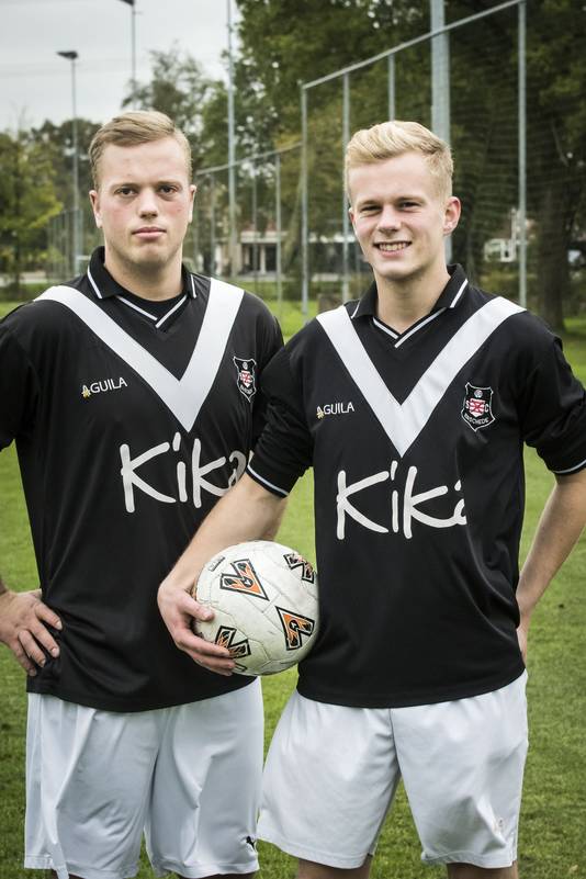 Twaalf broers in één voetbalteam | Binnenland | AD.nl