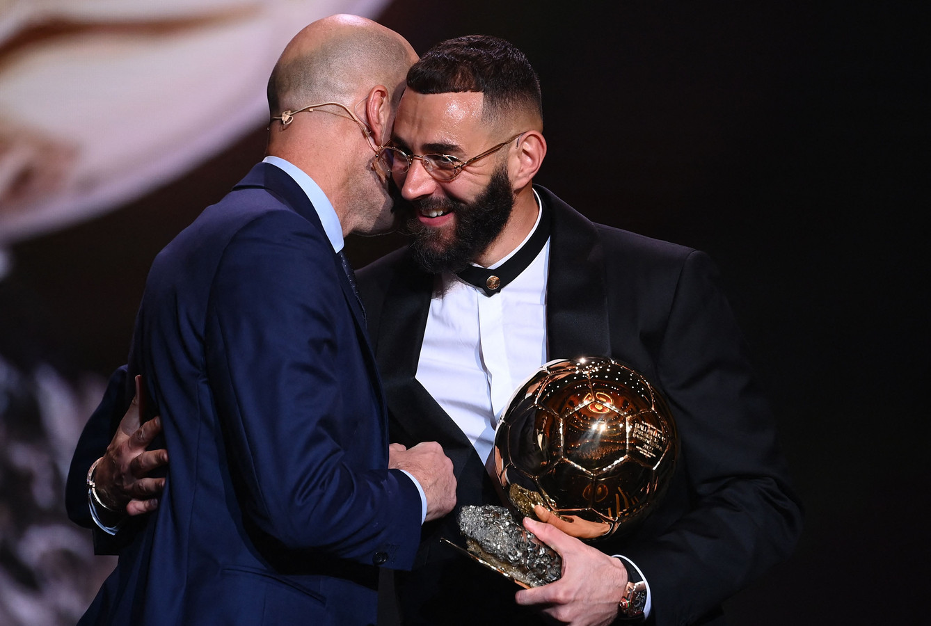 Karim Benzema wint voor het eerst de Gouden Bal: ‘Dit heeft altijd in ...