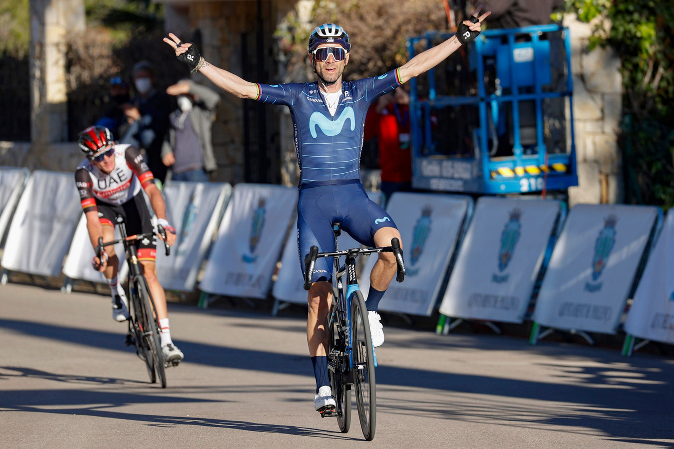 Alejandro Valverde (41) kan het nog steeds en legt grote namen over de ...