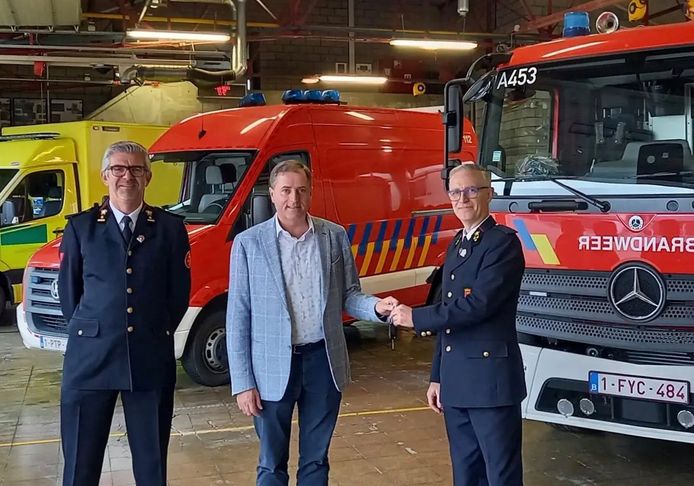 Drie ‘nieuwe’ voertuigen in één klap voor Poperingse brandweerpost, ook ...