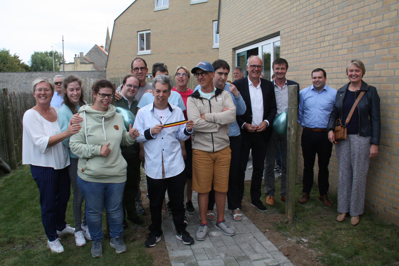 Na winkel en dagcentrum opent De Lovie nu huisjes voor mensen met beperking: “Een stap dichter ...