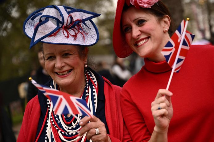 Britse royalty-fans pakken uit met kostuums en hopen glimp van ...