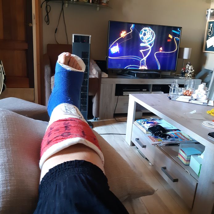 Rood-wit-blauw gips, op tijd weg bij musical of in de auto naar Lyon ...