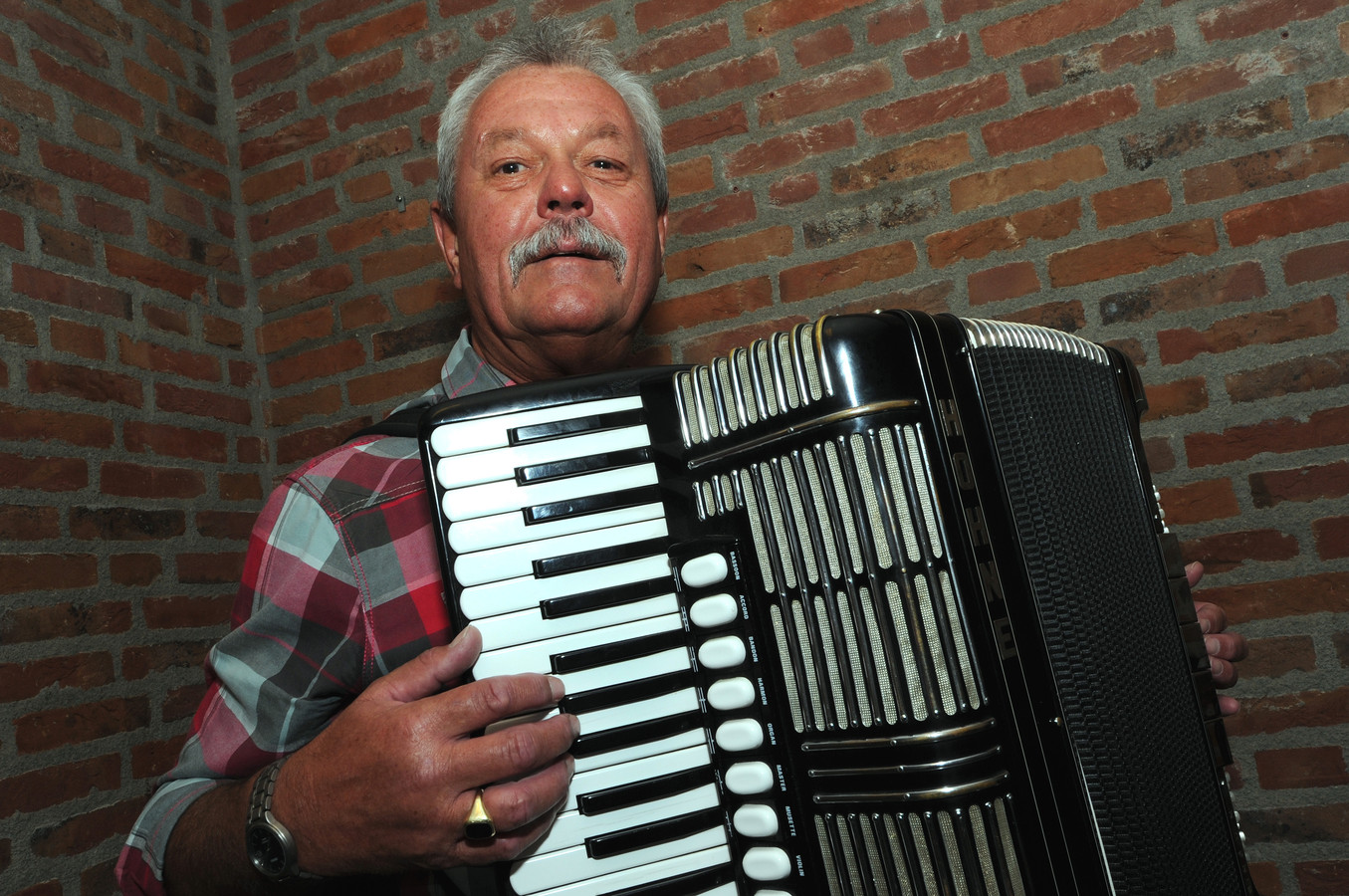 Ludo van Mechelen al 60 jaar bij Fravino: ‘Zo lang mijn vingers soepel ... Ludo van Mechelen al 60 jaar bij Fravino: ‘Zo lang mijn vingers soepel ...
