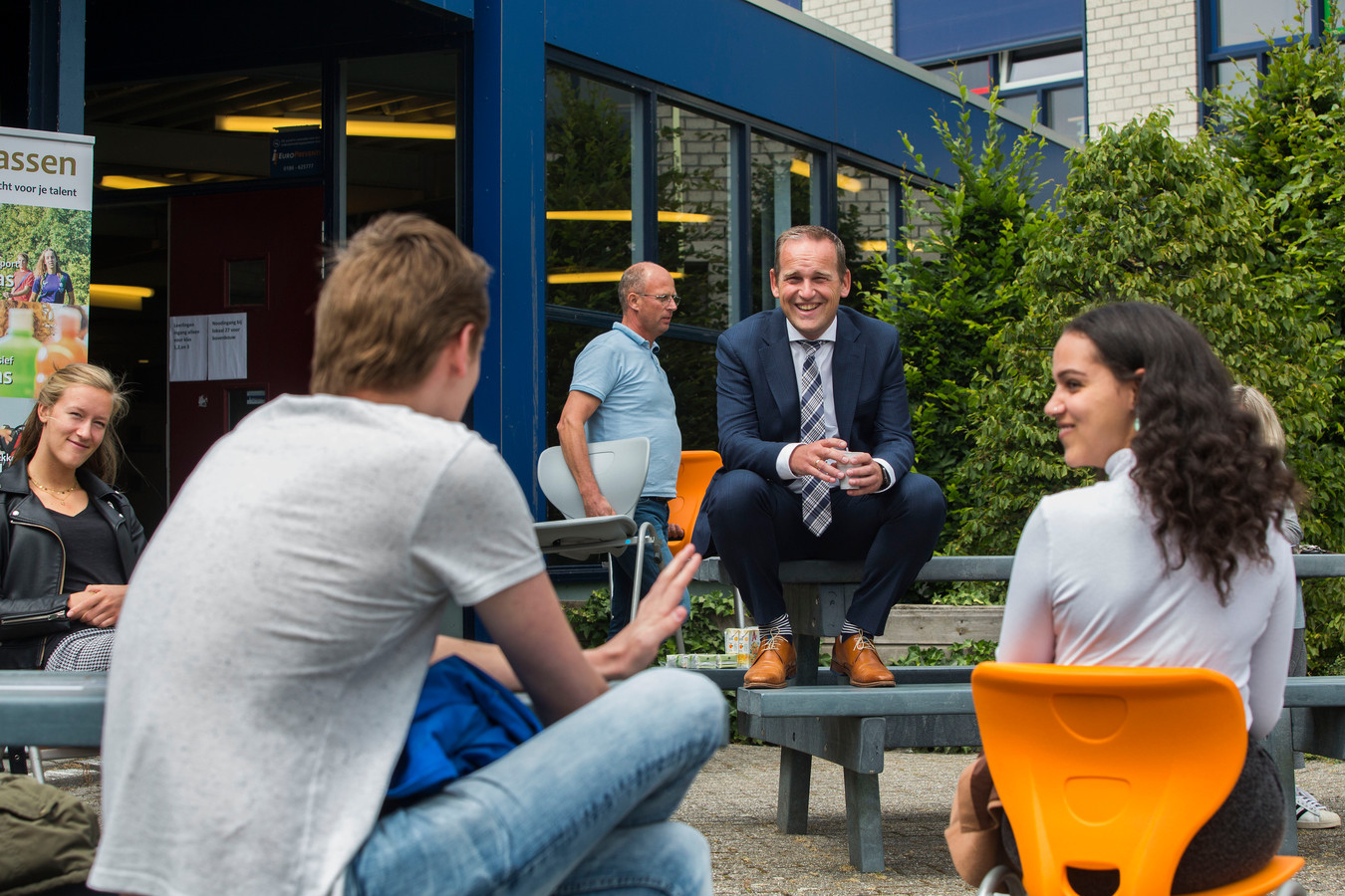 Bram van Hemmen eindelijk echt burgemeester (en zijn ambtsketen krijgt ... Bram van Hemmen eindelijk echt burgemeester (en zijn ambtsketen krijgt ...
