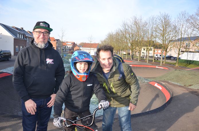 Belgische BMX-kampioene Julie Ann (8) opent eerste Oost-Vlaamse ...