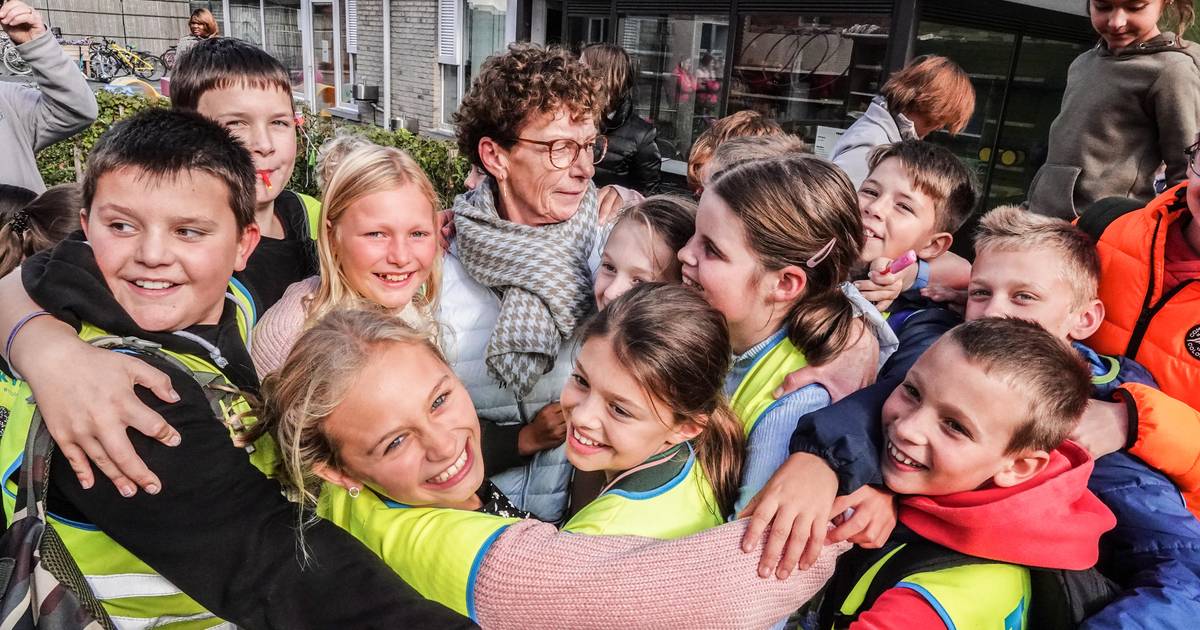 Juf Ingrid beleeft laatste werkdag vol verrassingen, haar ganse ...