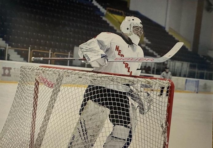 Sam (17) vertrok zonder ouders naar Zweden voor ijshockey-droom, nu ...