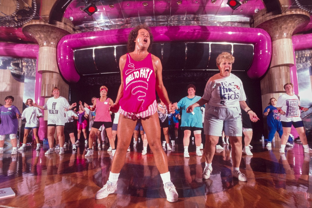 Al sinds 2014 ‘vermist’, maar fitnessgoeroe Richard Simmons geeft plots ...