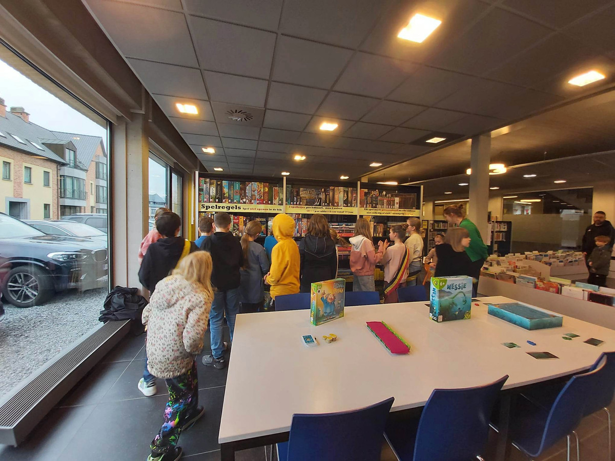 Halense bib pakt uit met uitleendienst gezelschapsspelletjes: “Tegen eenzaamheid én armoede ...