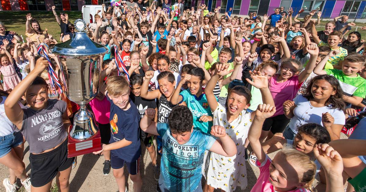 Hengelose Paus Joannesschool wint cup met de grote oren | Hengelo | AD.nl