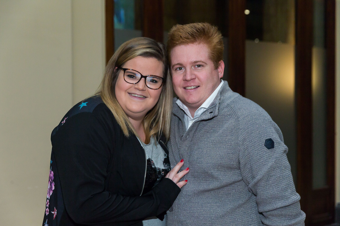 Uitzonderlijk: Bart De Wever poseert met hele gezin op rode loper ...