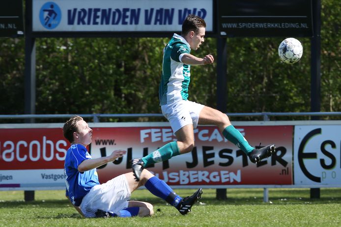 UVV’40-aanvoerder De Koning ziet tien (!) doelpunten vallen: ‘Al druk ... UVV’40-aanvoerder De Koning ziet tien (!) doelpunten vallen: ‘Al druk ...