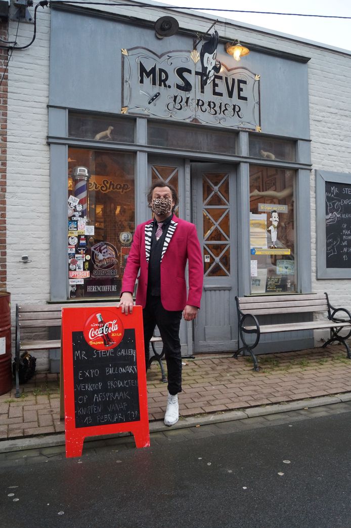 Mr. Steve houdt belofte en heropent barbershop, al blijft de schaar ...